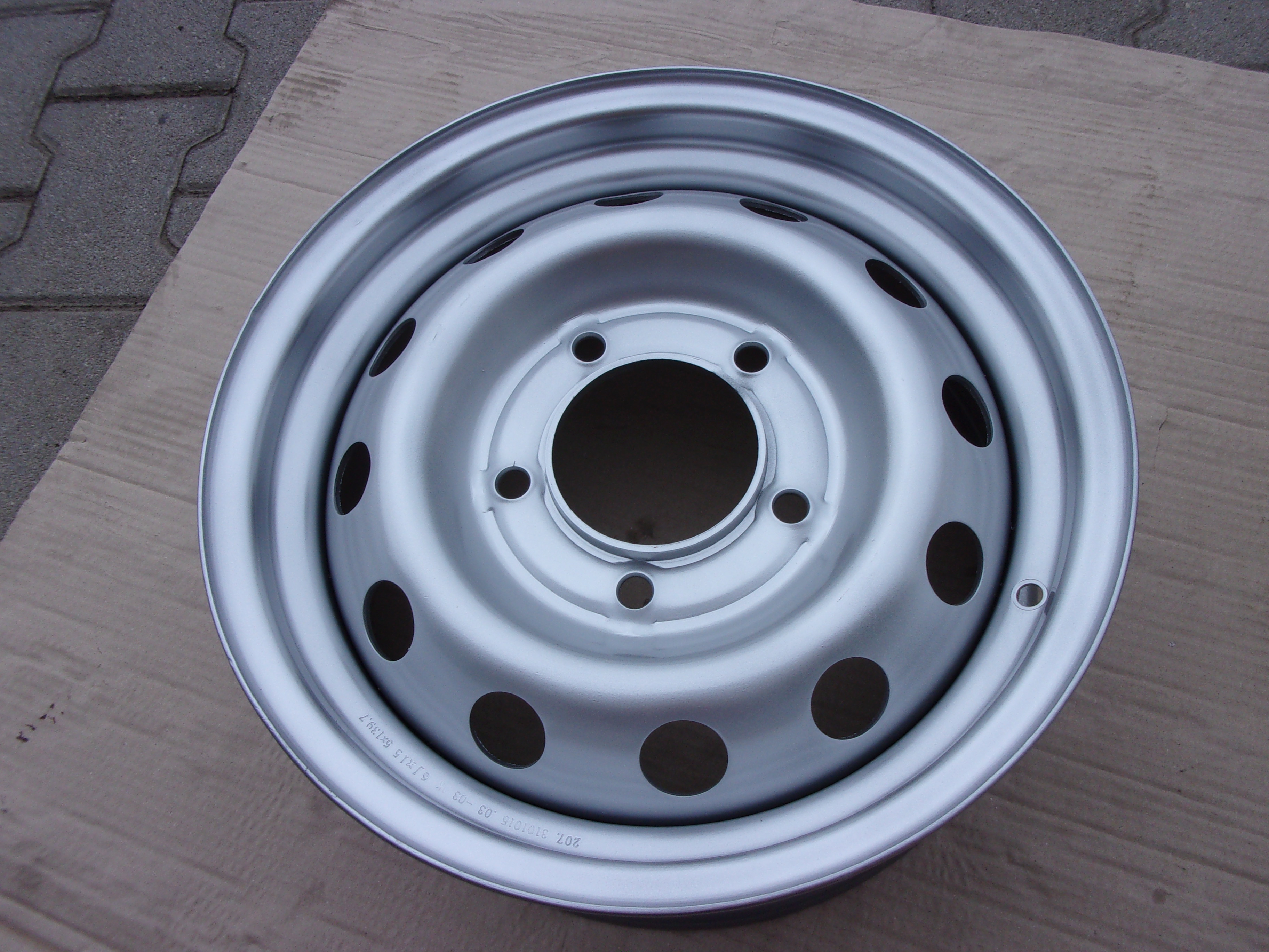 Lada Niva Felni R15 - Lada Niva Felnik, abroncsok